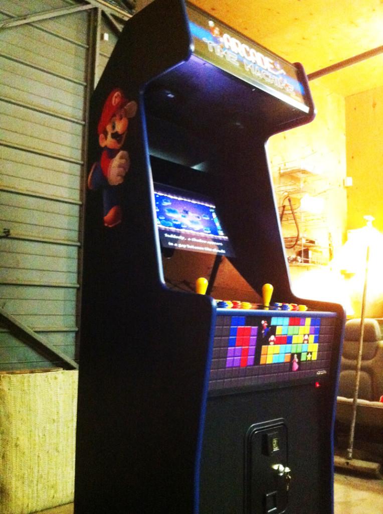 darelle.com | Authentic Arcade Machine